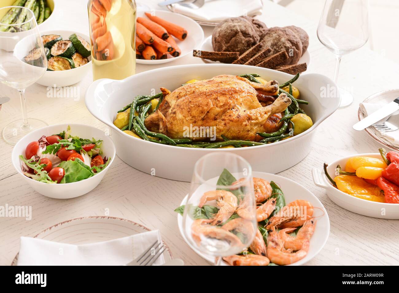 Big family at dinner hi-res stock photography and images - Alamy