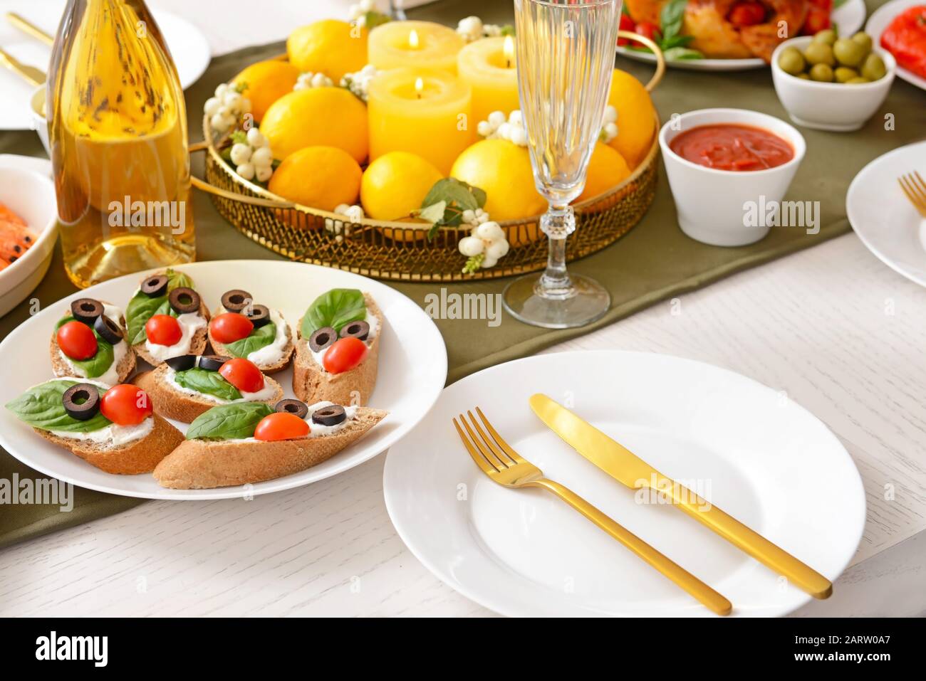 Table set for big family dinner Stock Photo - Alamy