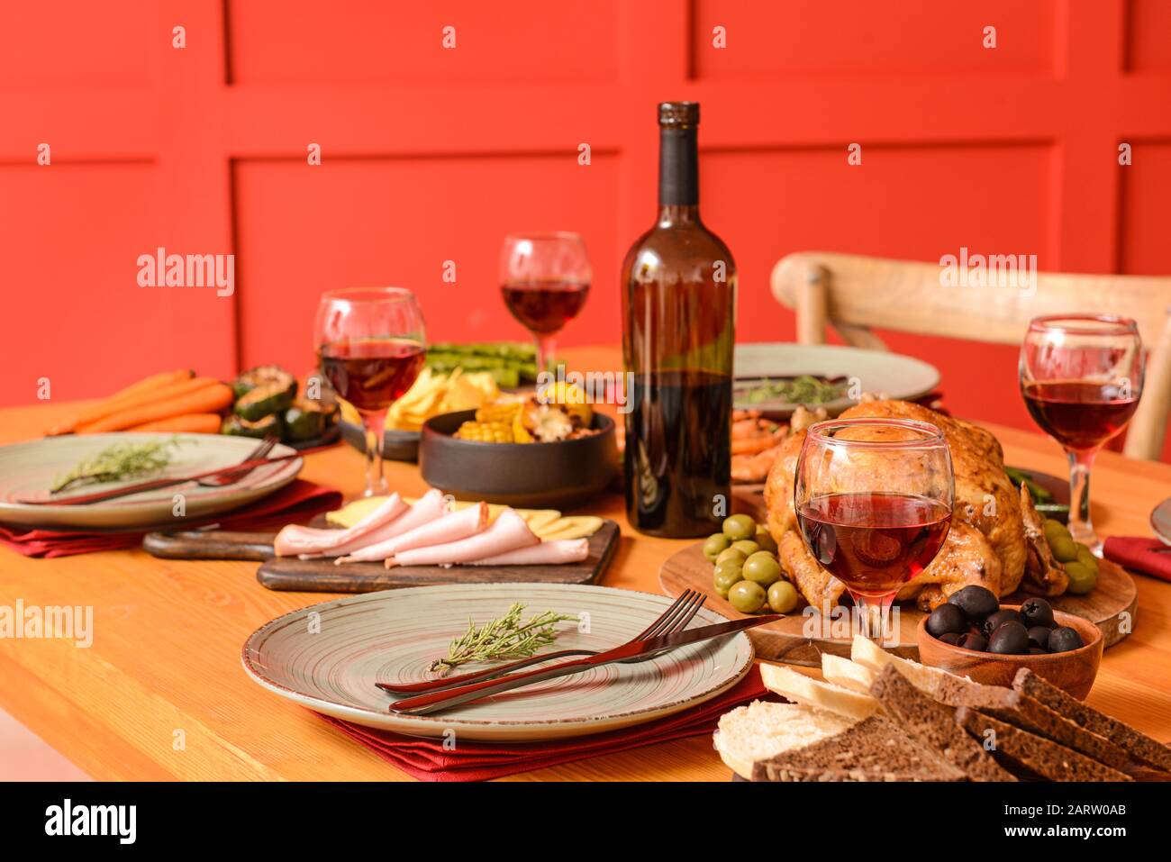 Table set for big family dinner Stock Photo - Alamy