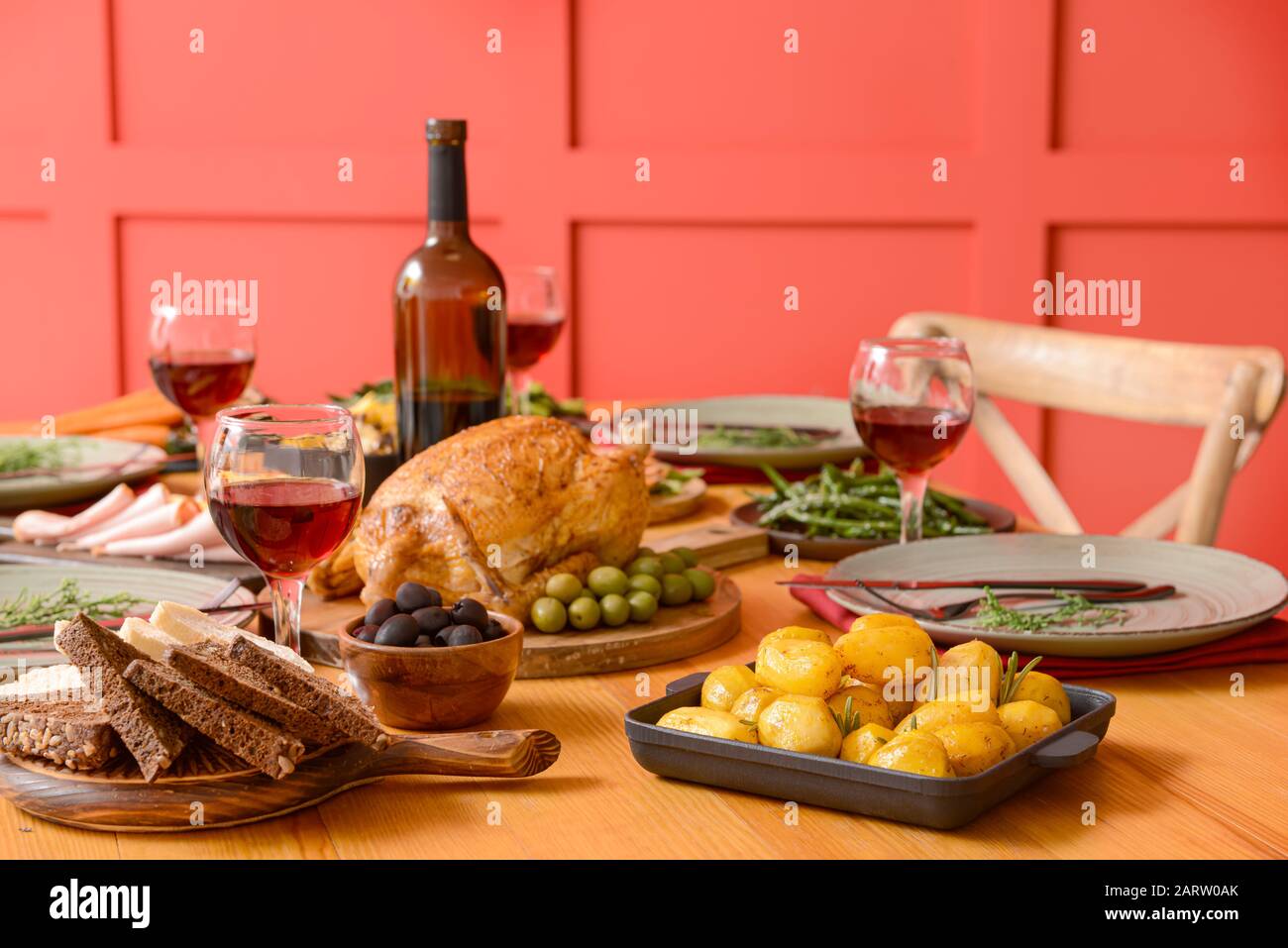 Table set for big family dinner Stock Photo - Alamy