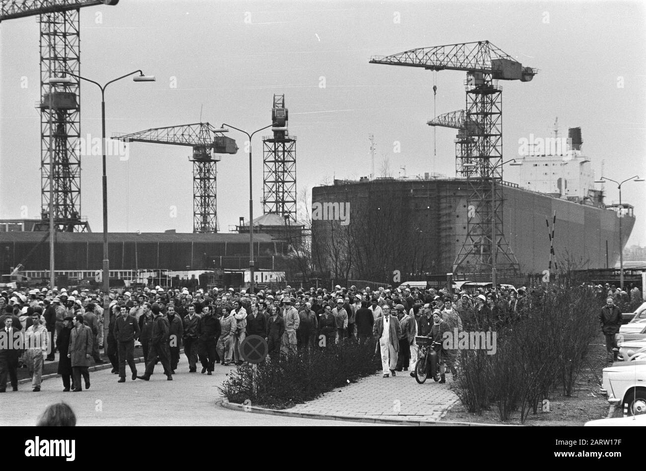 Leave hour Black and White Stock Photos & Images - Alamy