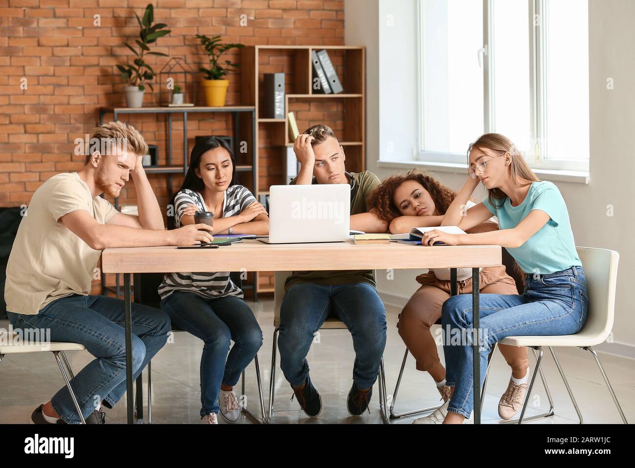 Tired students hi-res stock photography and images - Alamy