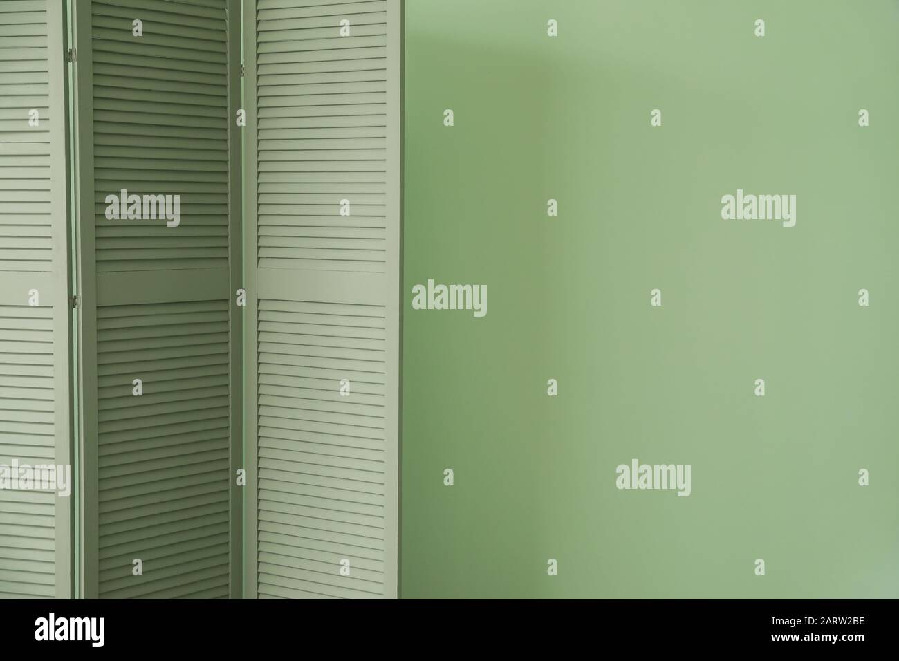 Wooden screen folding hi-res stock photography and images - Alamy