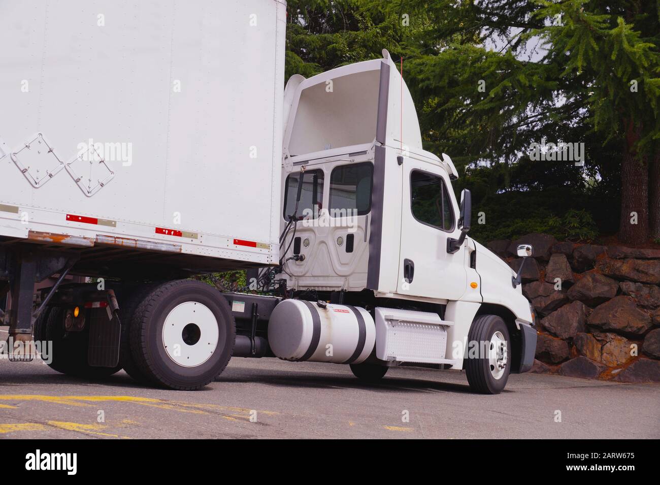 Tipper truck unloading hi-res stock photography and images - Alamy