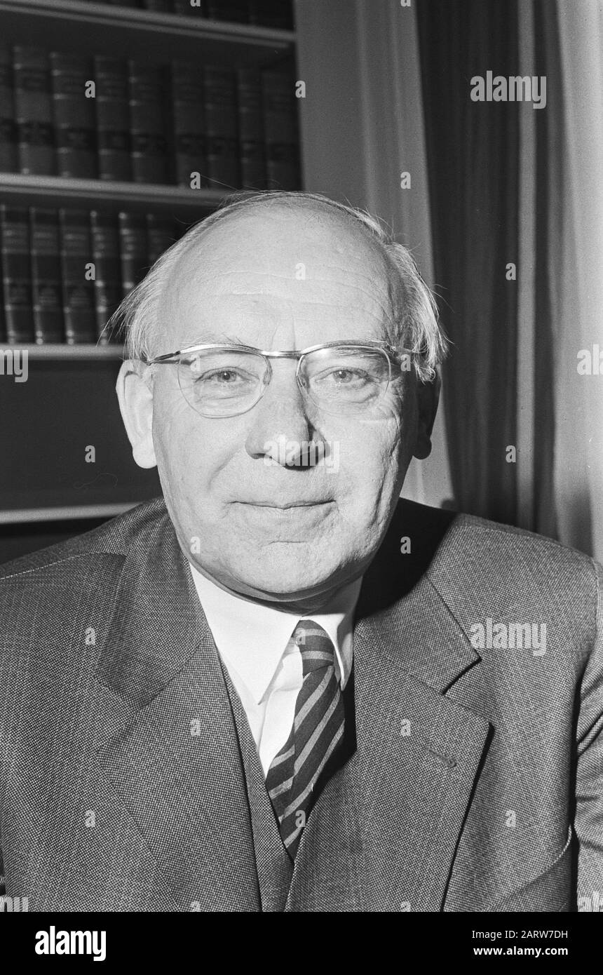 'Shadow Cabinet' by PvdA, D66 and PPR presents a peace plan at a press ...