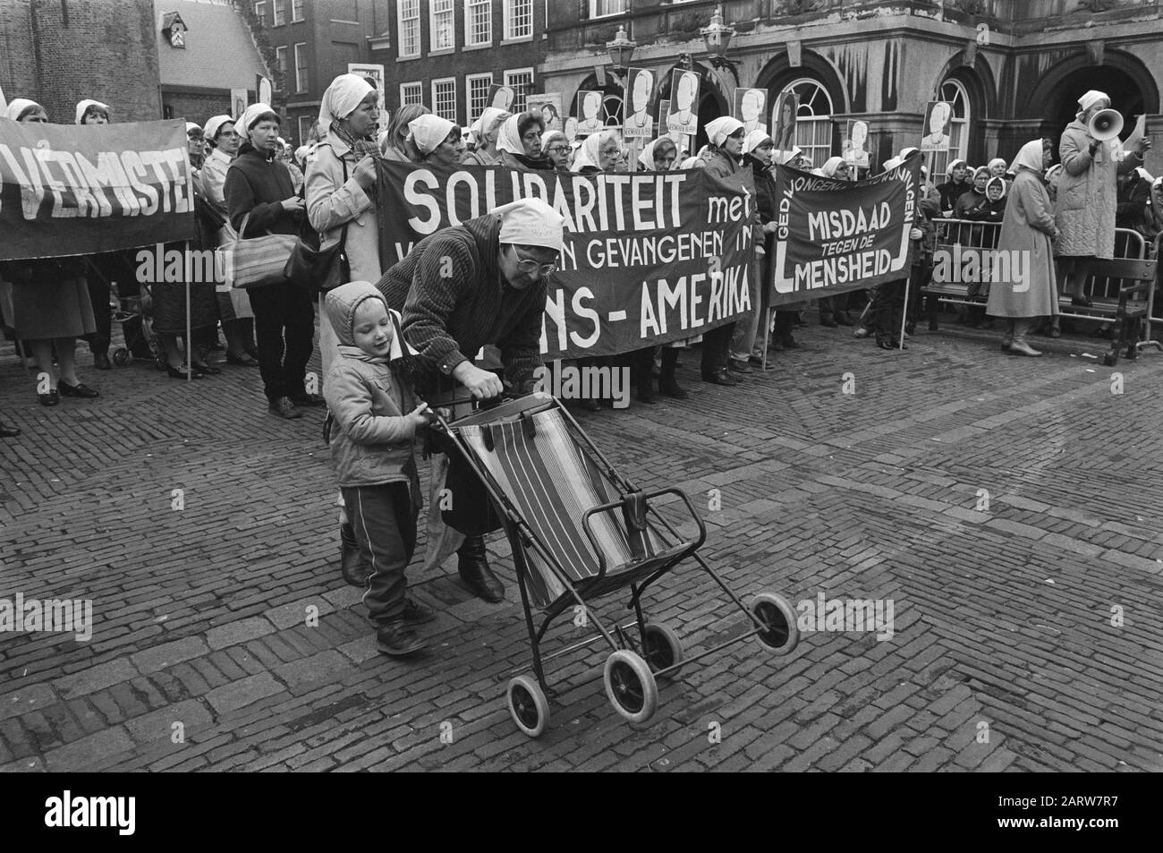 Argentine foolish mothers martha hi-res stock photography and images ...