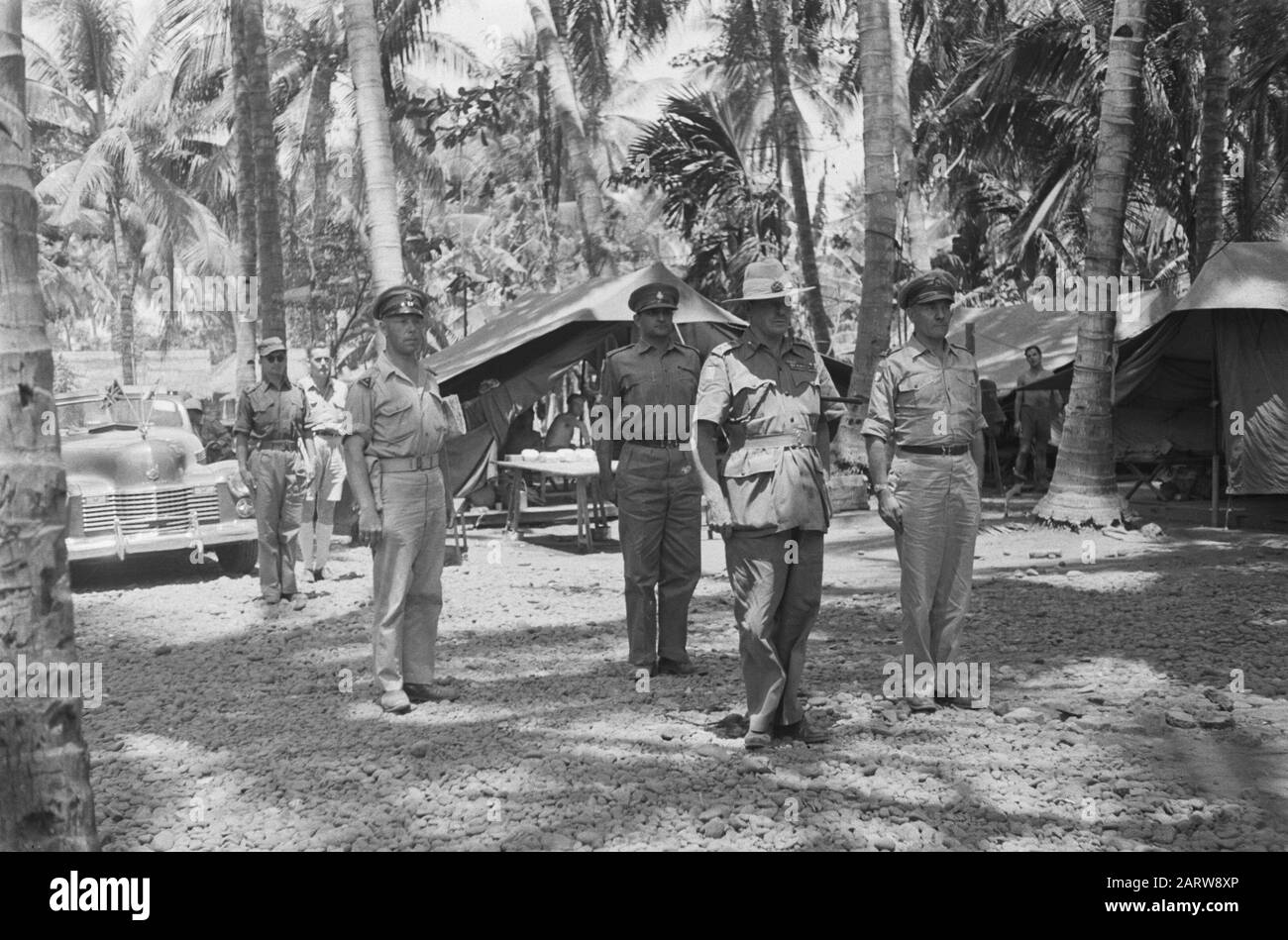 Visit of the British General Montagu Stopford to the U-Brigade Stopford ...