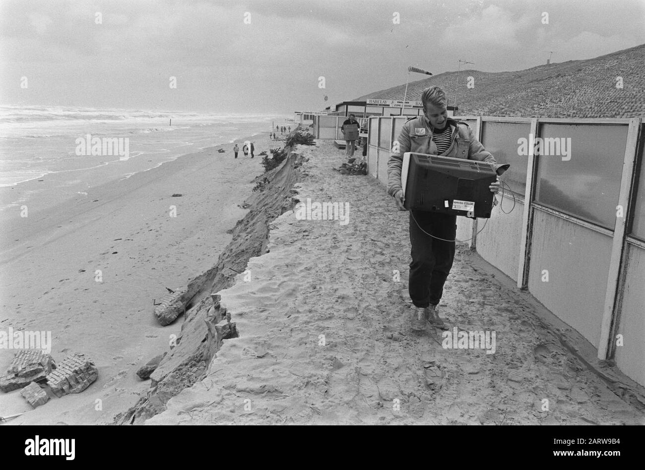 Storm chases away beach operators; operator saves his TV set Date ...