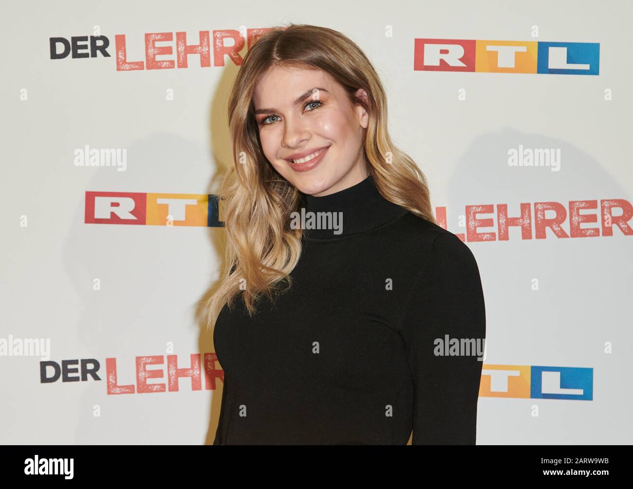 Berlin, Germany. 29th Jan, 2020. The actress Pina Kühr comes to the ...