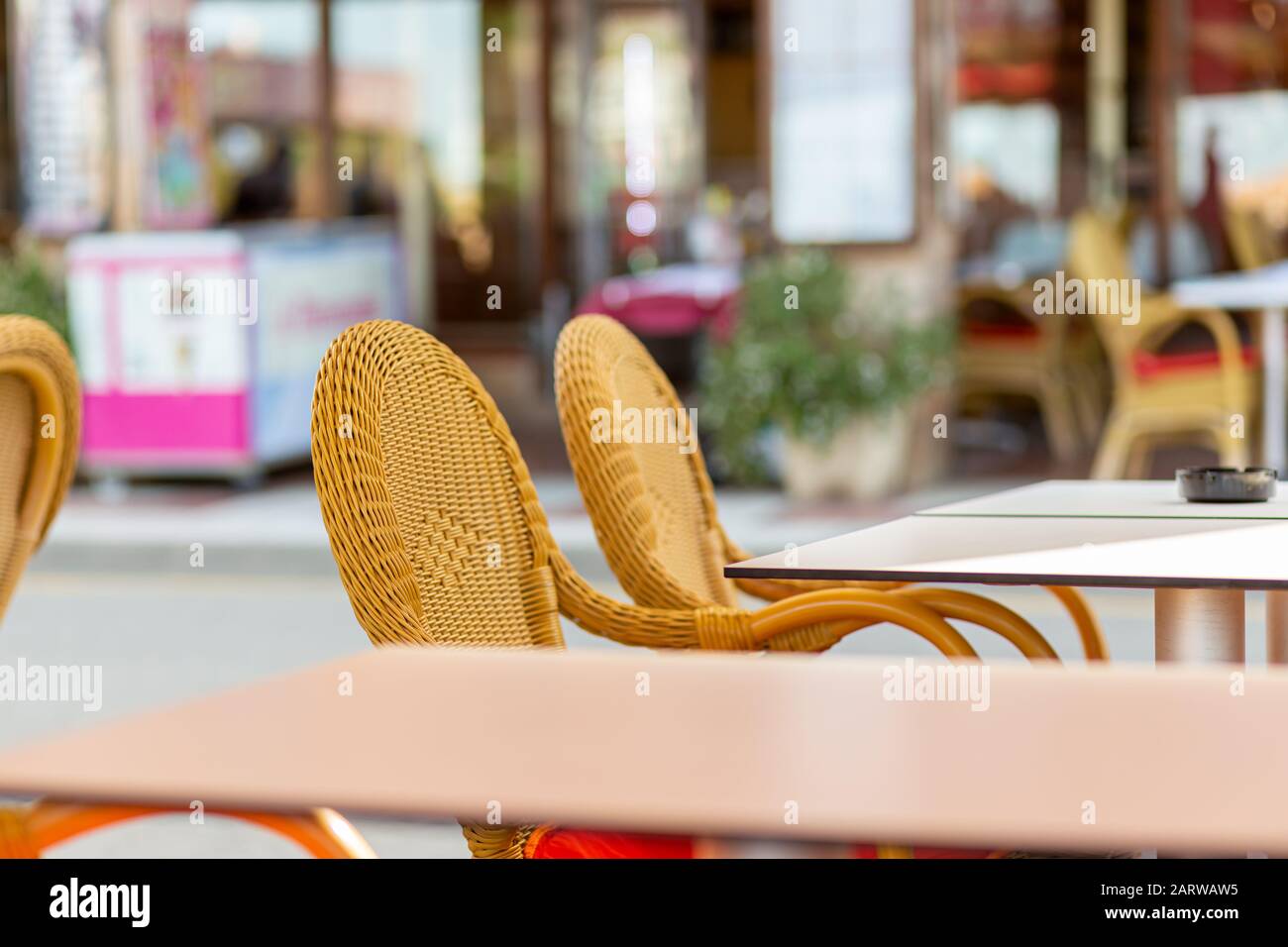 Sidewalk cafe wicker chairs hi-res stock photography and images - Alamy