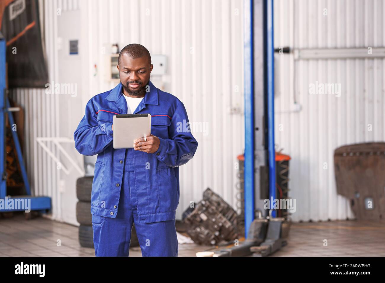 Mechanic tablet pc repairing car hi-res stock photography and images ...