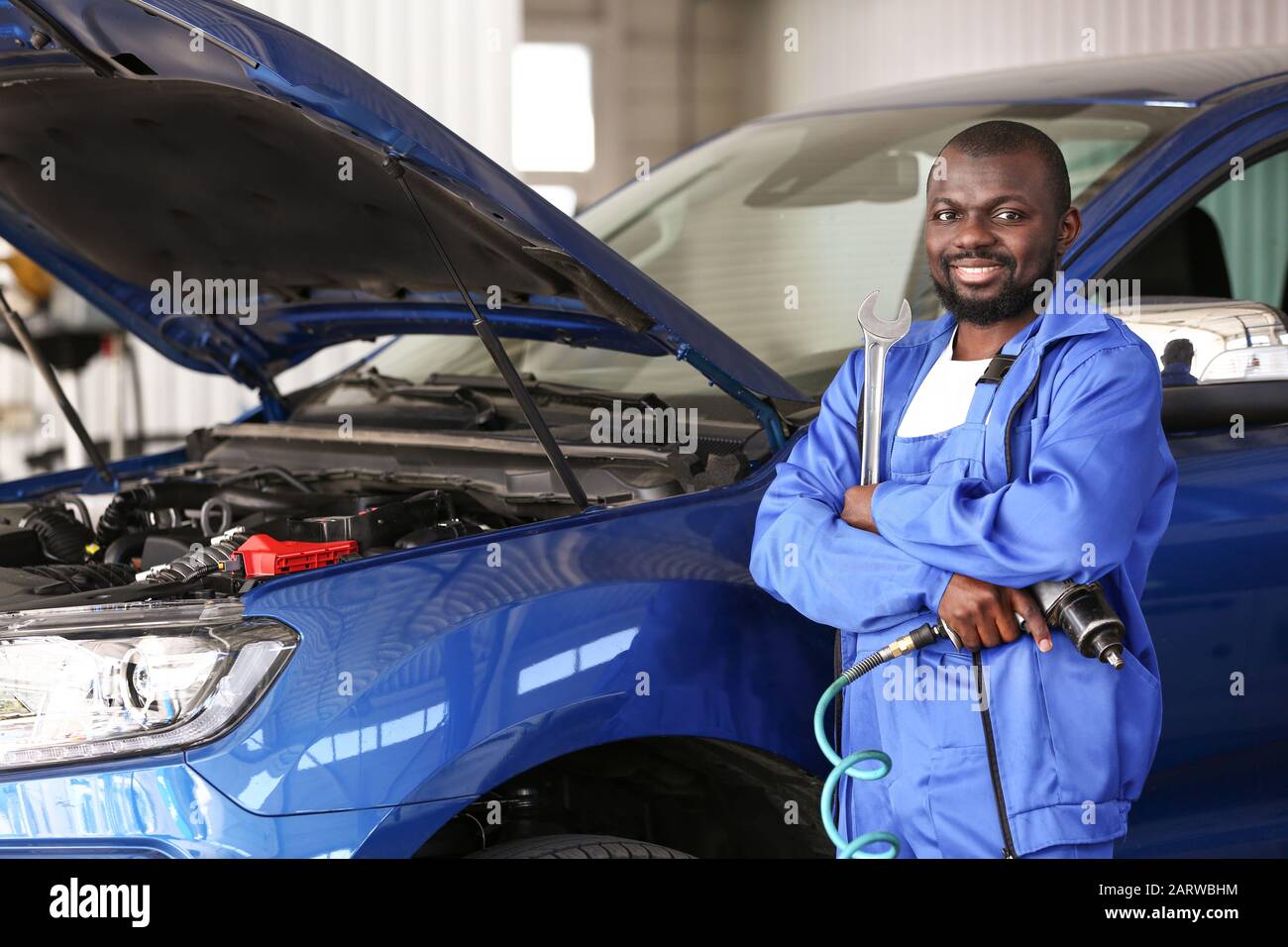 African-American mechanic working in car service center Stock Photo - Alamy