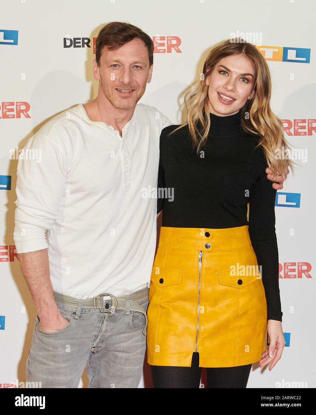 Berlin, Germany. 29th Jan, 2020. The actors Pina Kühr and Hendrik Duryn ...