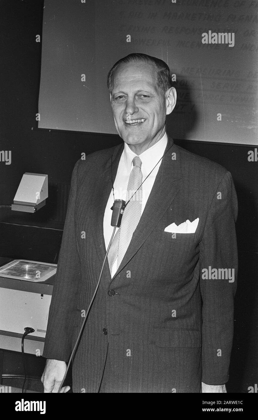 Speaker robert whitney hi-res stock photography and images - Alamy