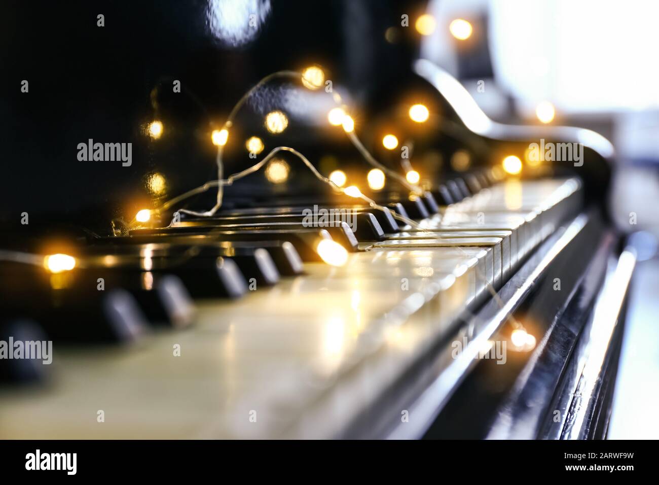Glowing piano hi-res stock photography and images - Alamy