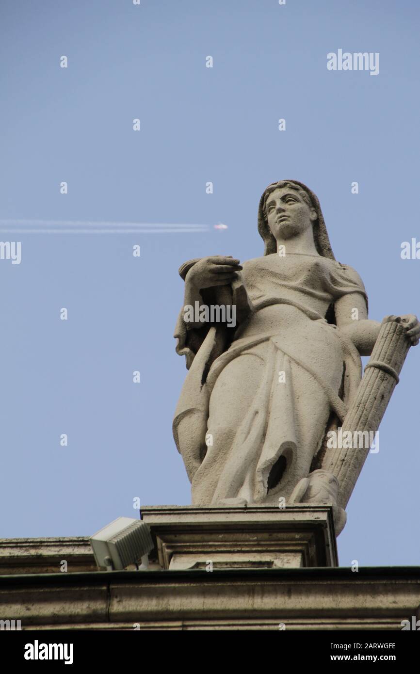 Body of a greek god hi-res stock photography and images - Alamy