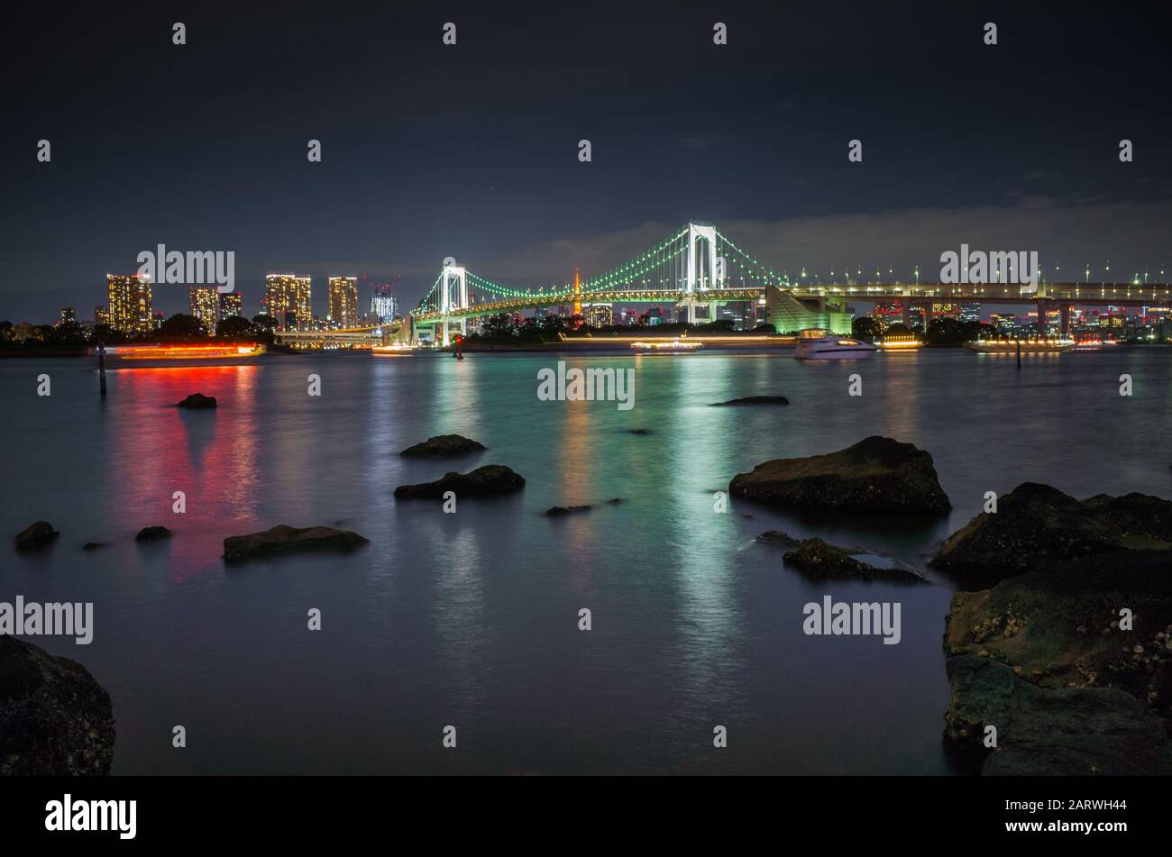 Beautiful shot Odaiba Kaihin-Koen bridge at night in Tokyo, Japan Stock ...