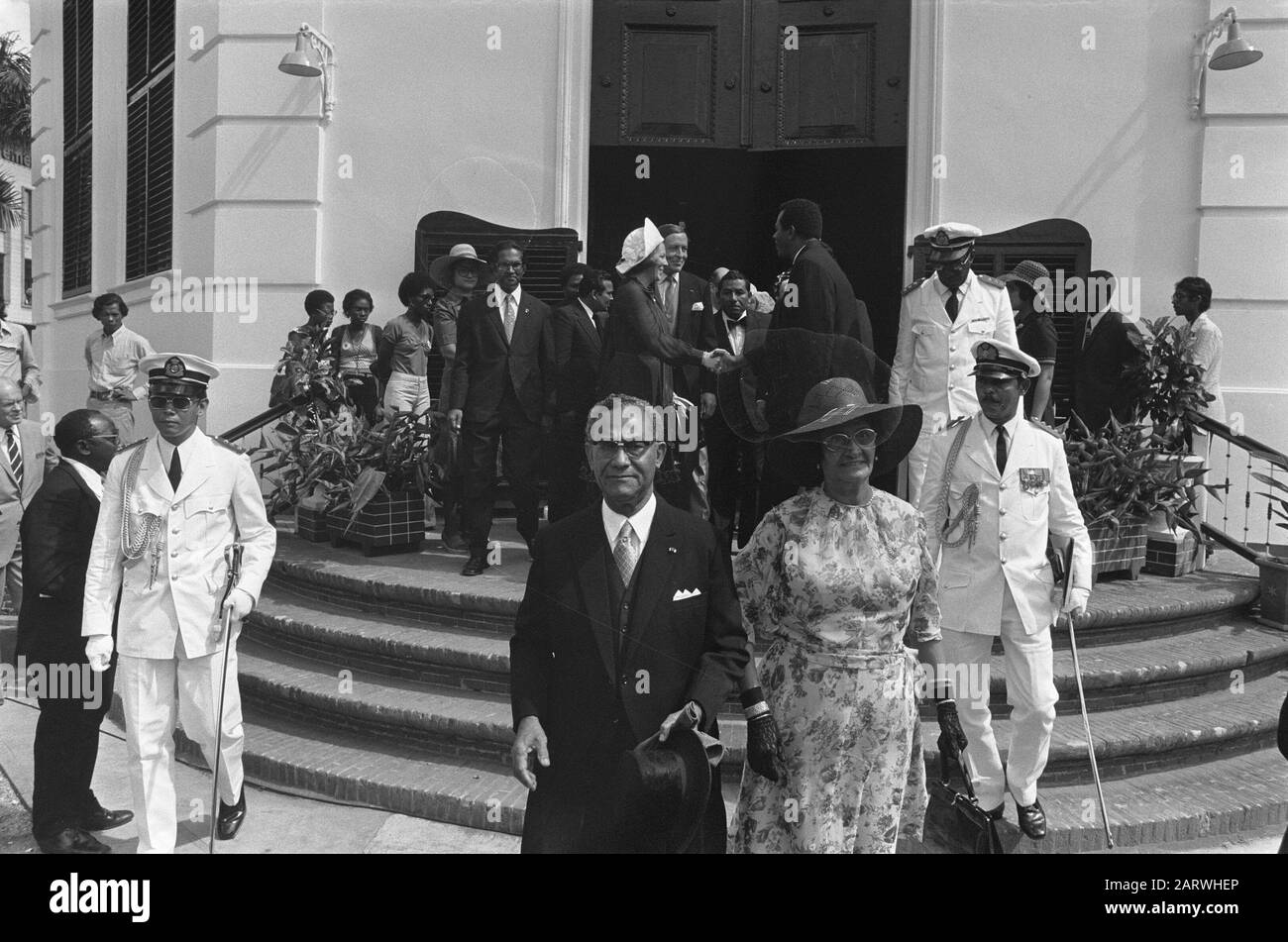 Suriname: independence on 25/11 etc.; transfer of sovereignty in ...