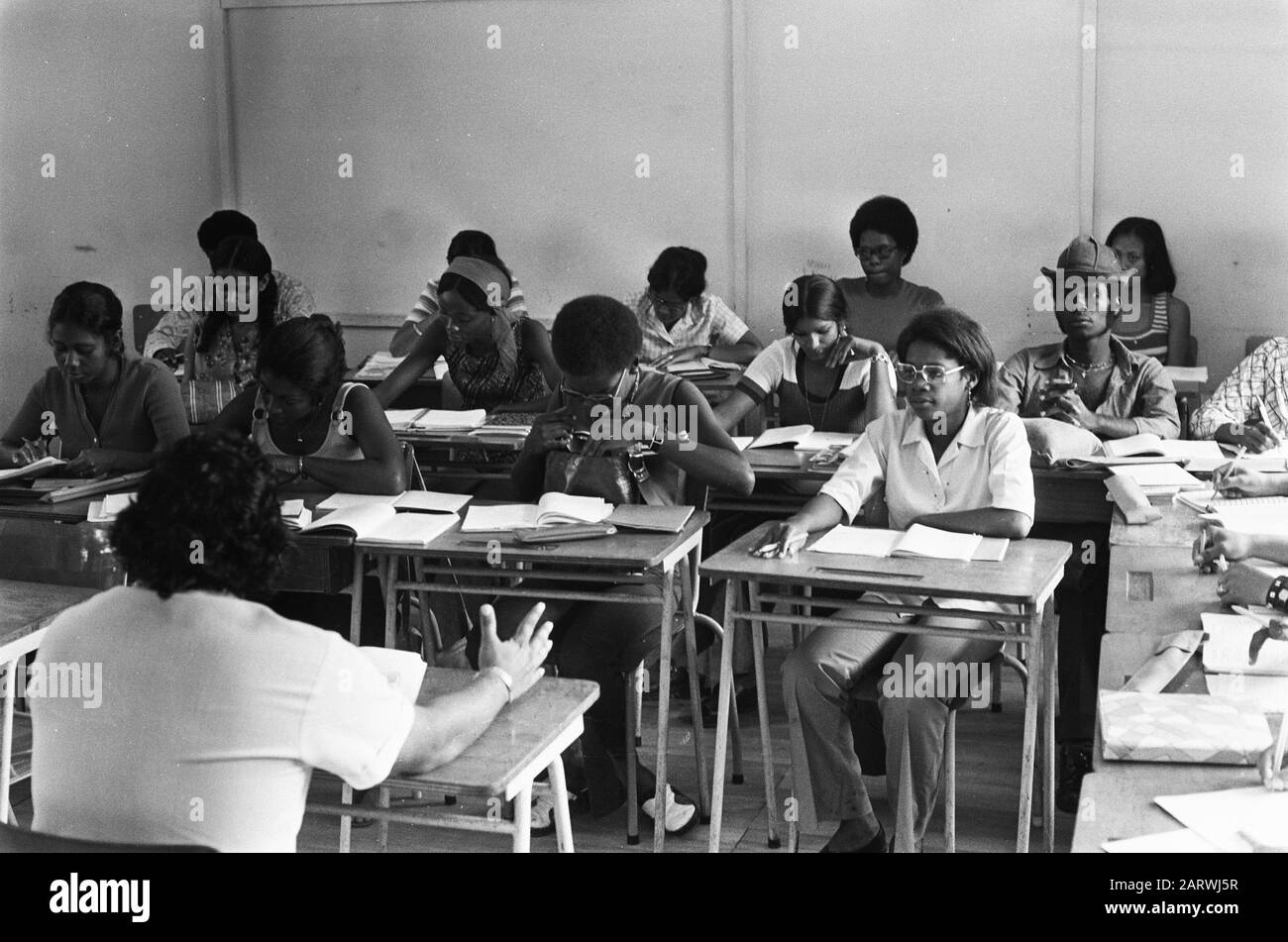 Suriname, onderwijs; class of a culture school Date: April 1, 1975 ...