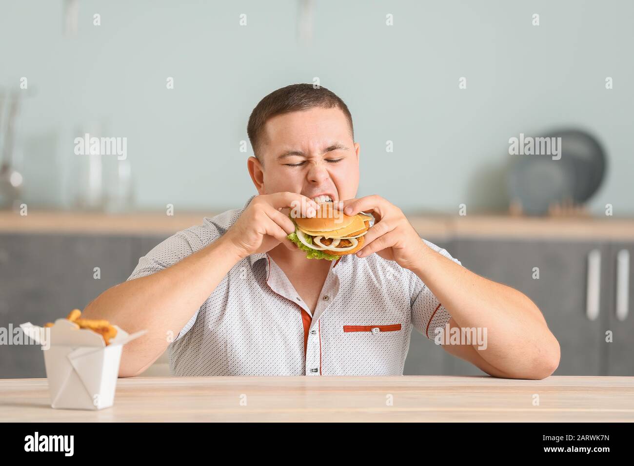 Man eating burger hi-res stock photography and images - Alamy