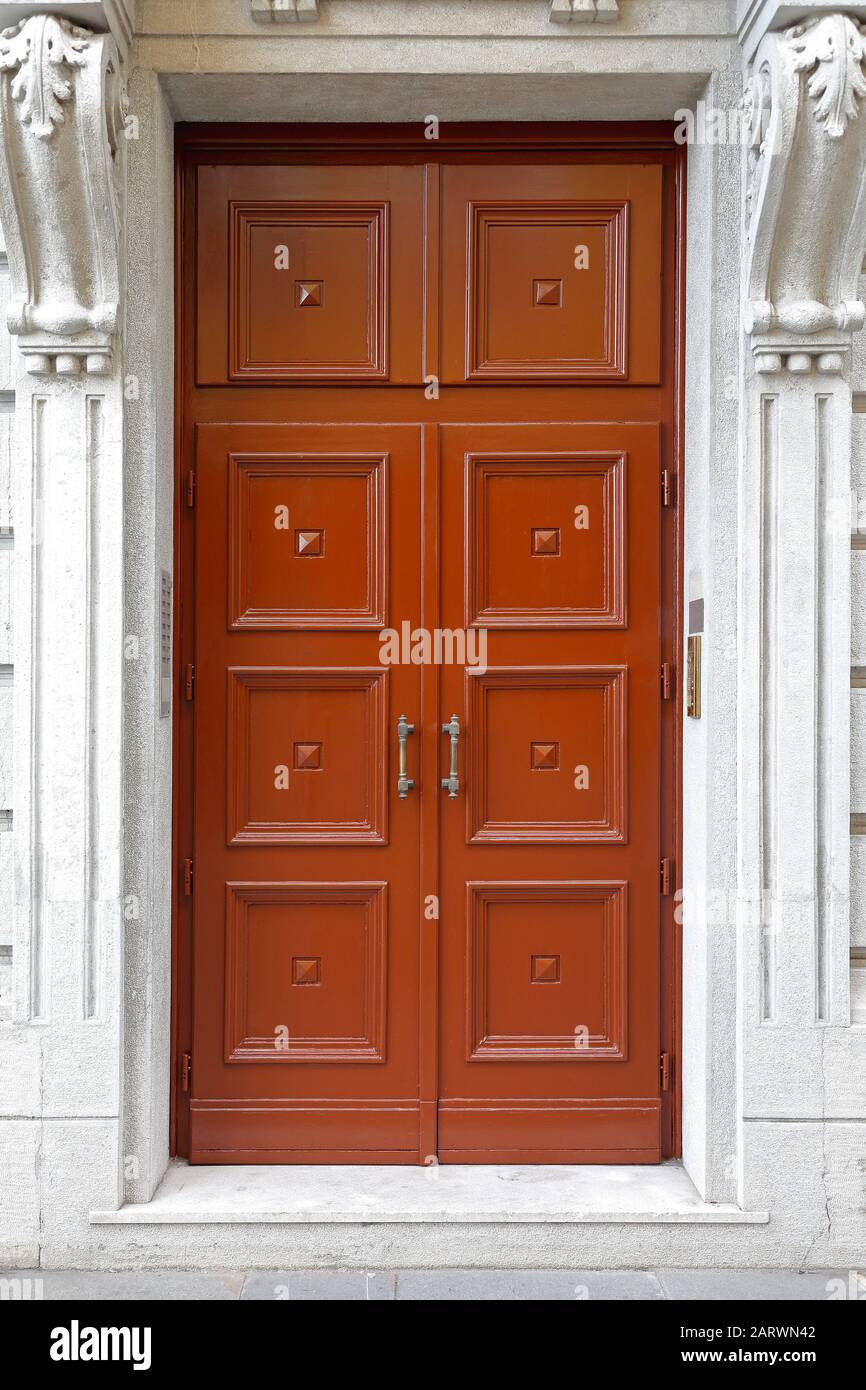 Closed big brown double door at building Stock Photo - Alamy