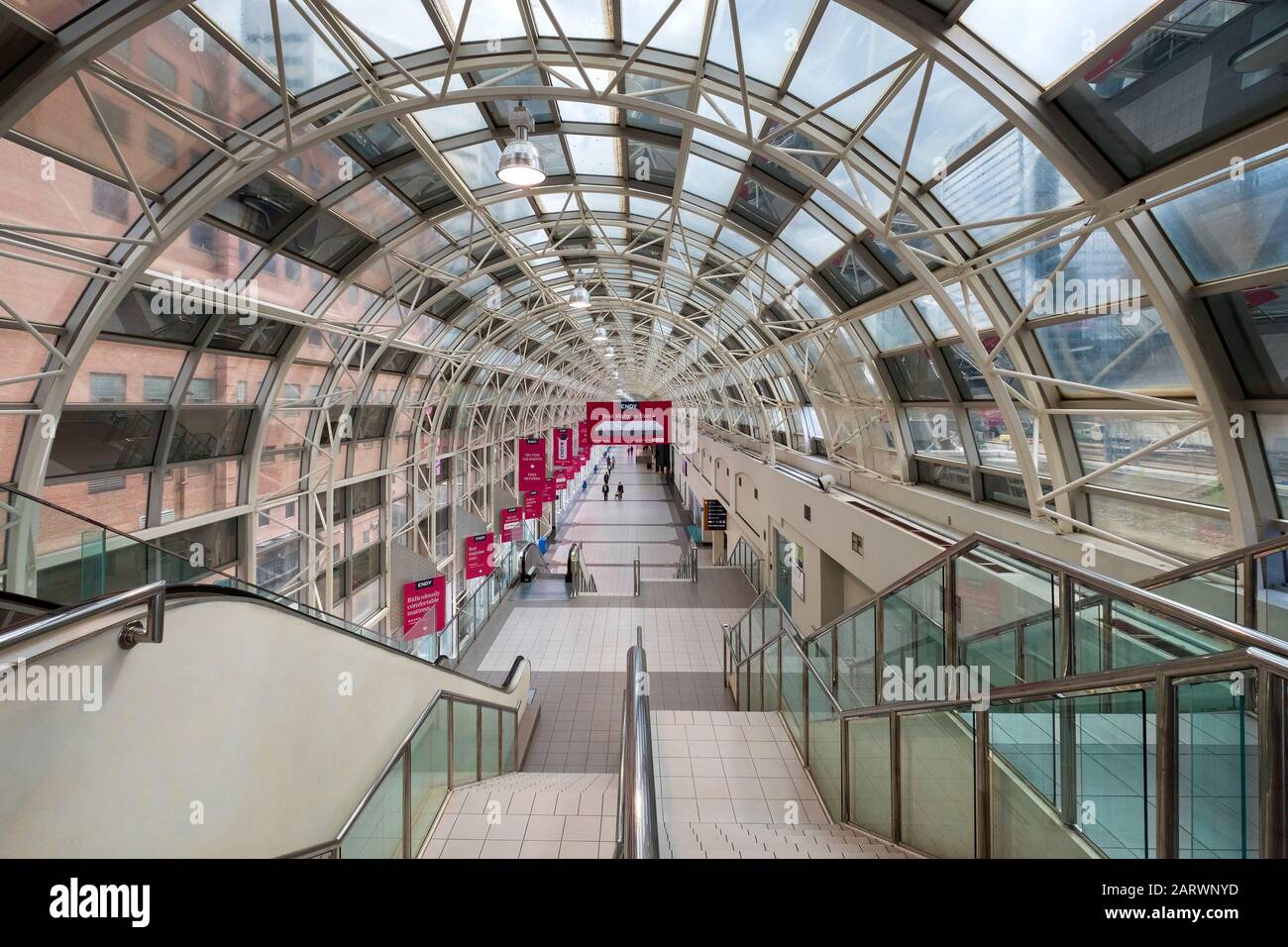 Skywalk union station toronto ontario hi-res stock photography and ...