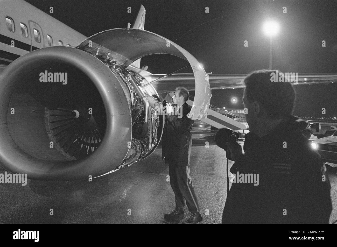 Aircraft engine 737 maintenance hi-res stock photography and images - Alamy