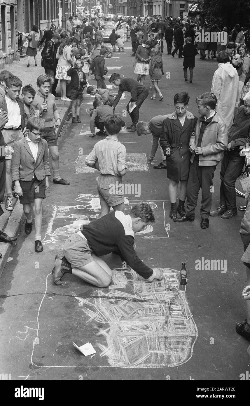 Drawing competition youth in Black and White Stock Photos & Images - Alamy