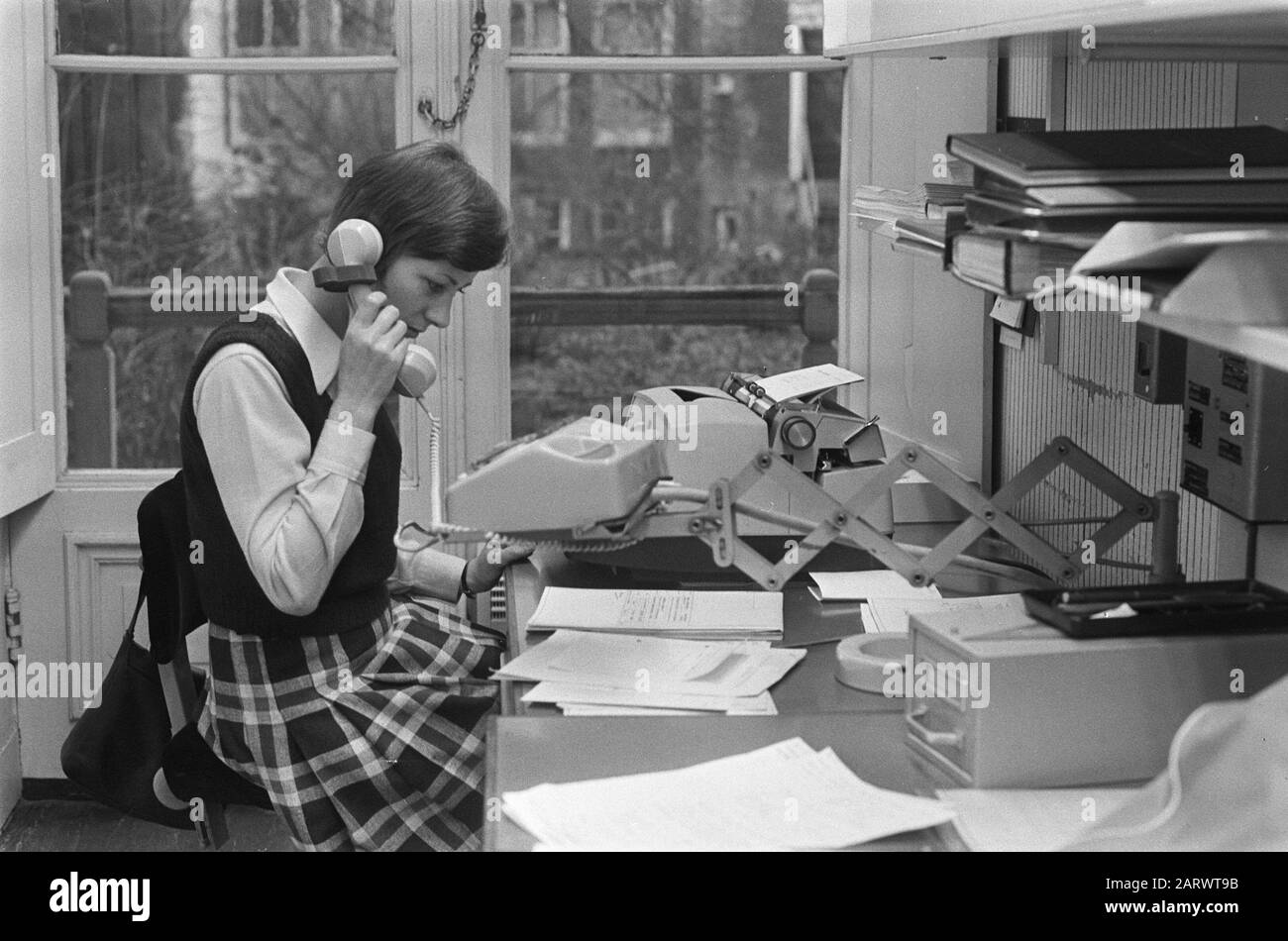 1970s office environment hi-res stock photography and images - Alamy