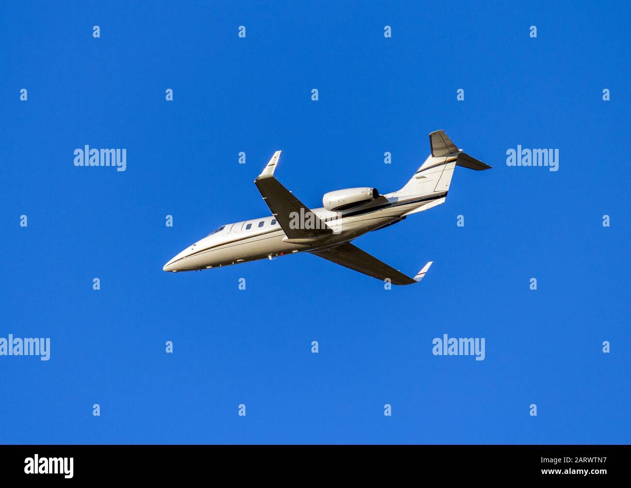 Private jet taking off hi-res stock photography and images - Alamy