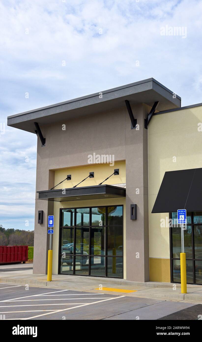 Retail restaurant space available hi-res stock photography and images ...