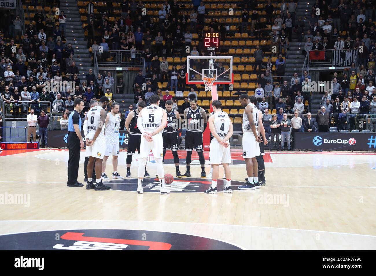 Kobe bryant in italy hi-res stock photography and images - Alamy