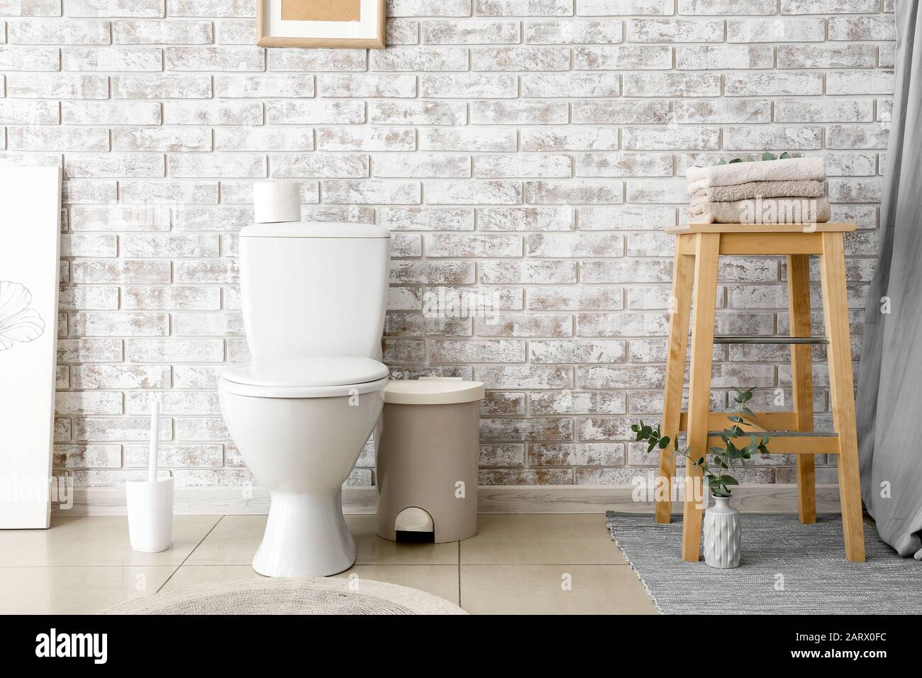 Interior of clean modern bathroom Stock Photo - Alamy