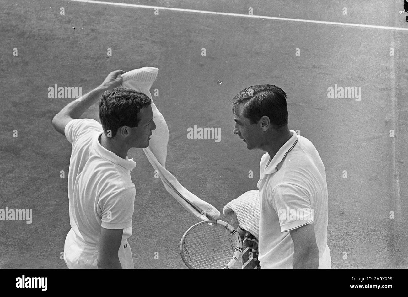 Tennis Championships, Tom Okker left defeated De Zoete (right) Date ...