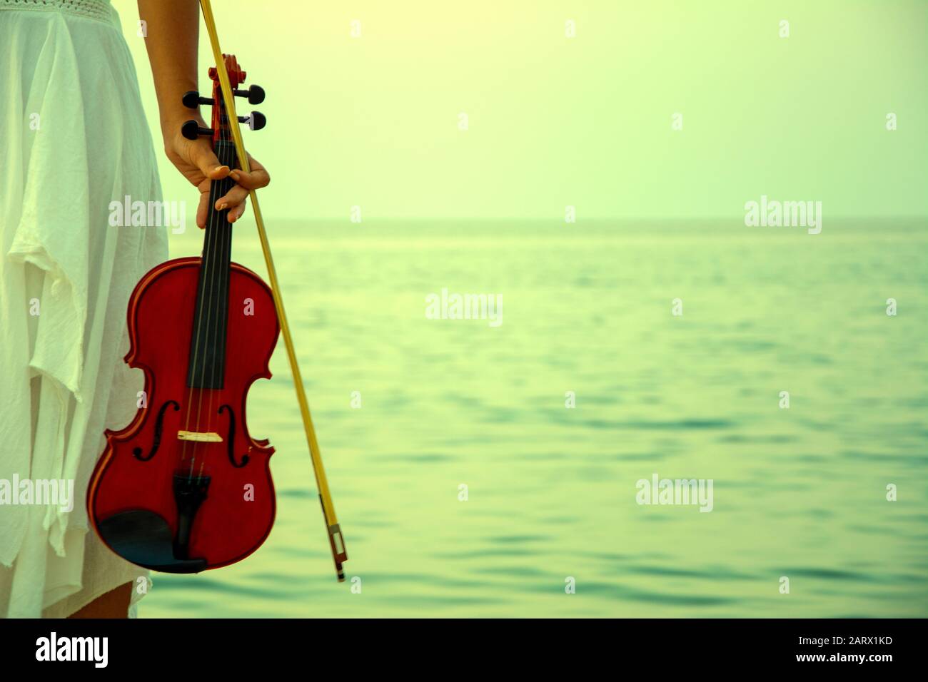 Violin woman close up hi-res stock photography and images - Alamy
