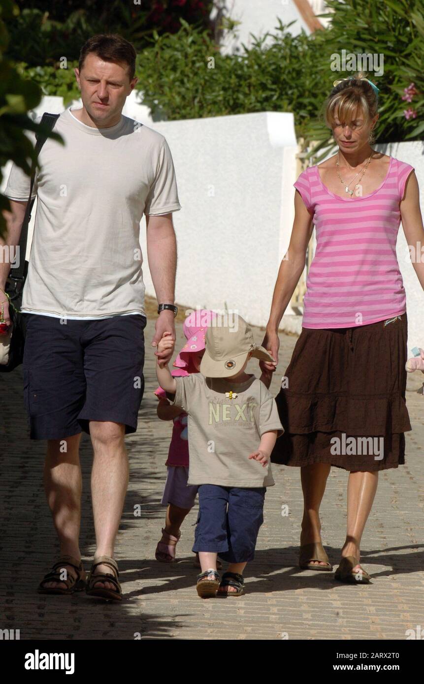 Kate gerry mccann children creche in praia da luz hi-res stock ...