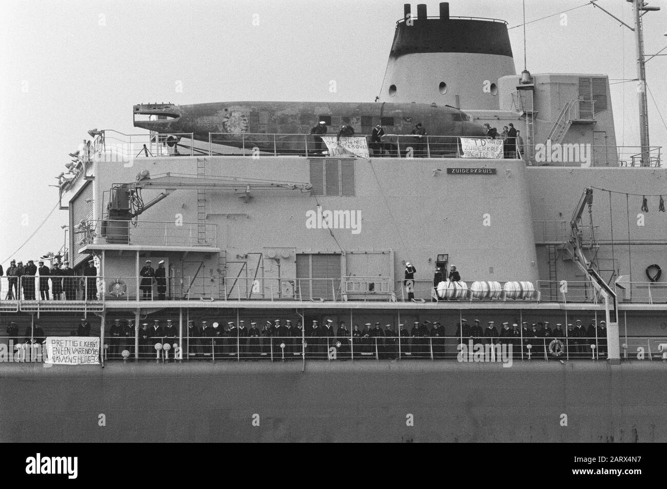 Return Fairwind squadron in Den Helder; Douglas DC2 on board Hr. Ms ...