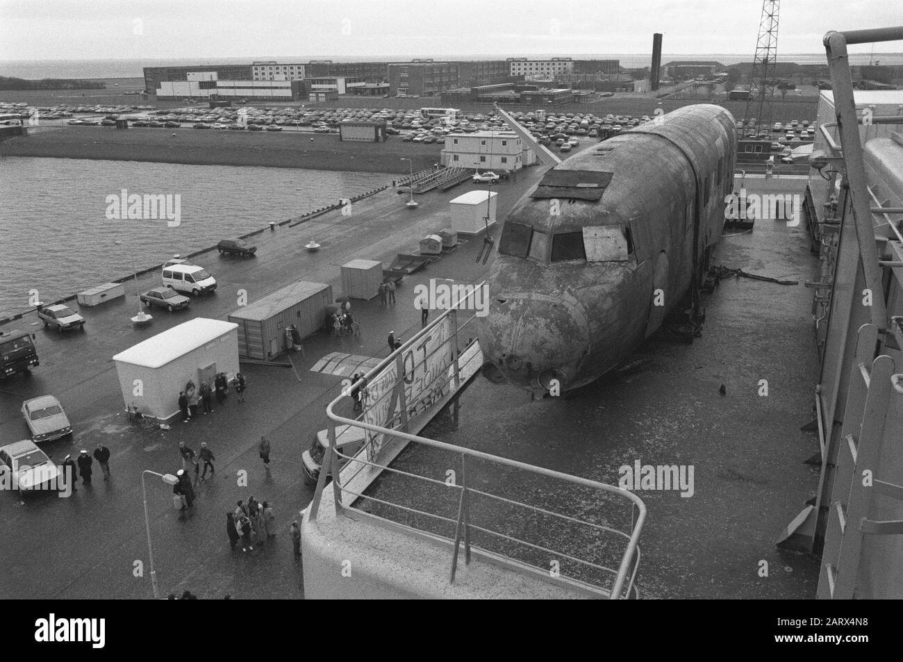 Return Fairwind squadron in Den Helder; Douglas DC2 on board Hr. Ms ...