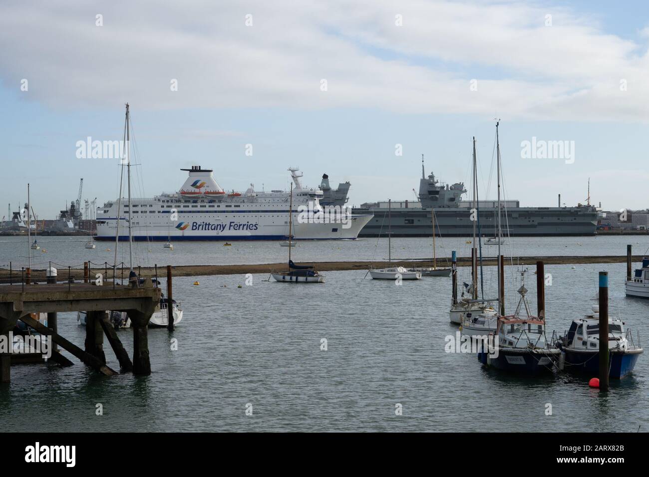 Royal navy price of wales hi-res stock photography and images - Alamy