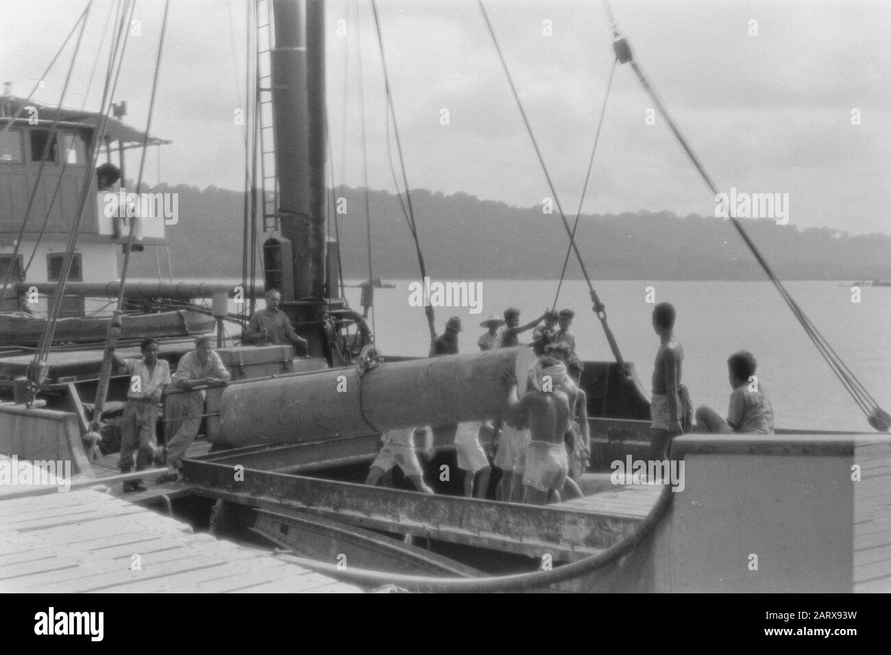 Reportage Tjilatjap Tjilatjap. In the port of Tjilatjap is loaded and ...