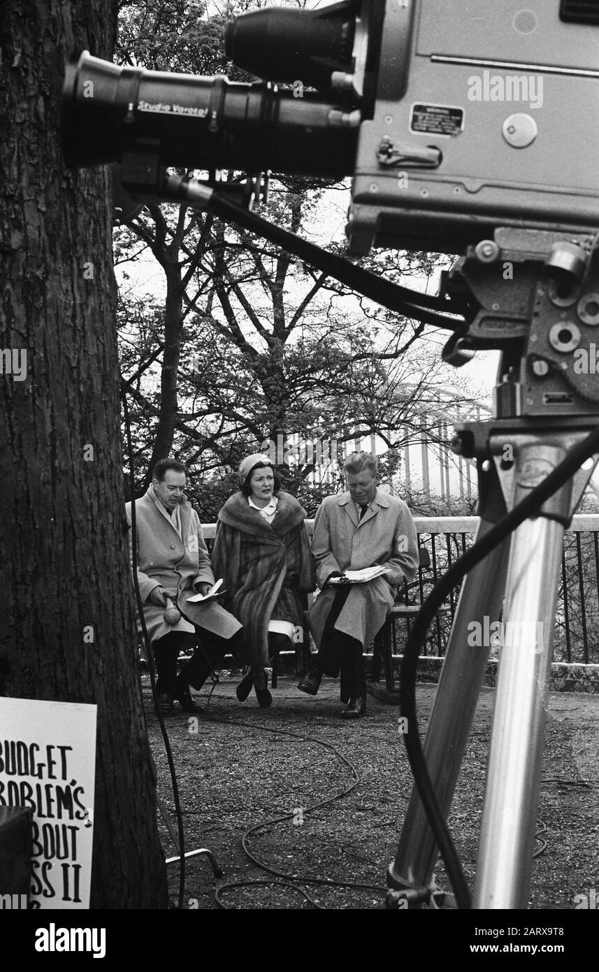 Three presenters hi-res stock photography and images - Alamy