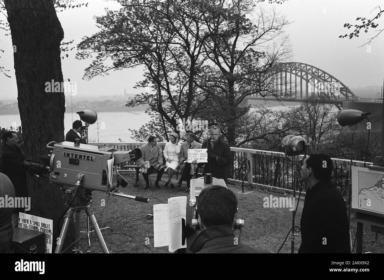 Today show Black and White Stock Photos & Images - Alamy