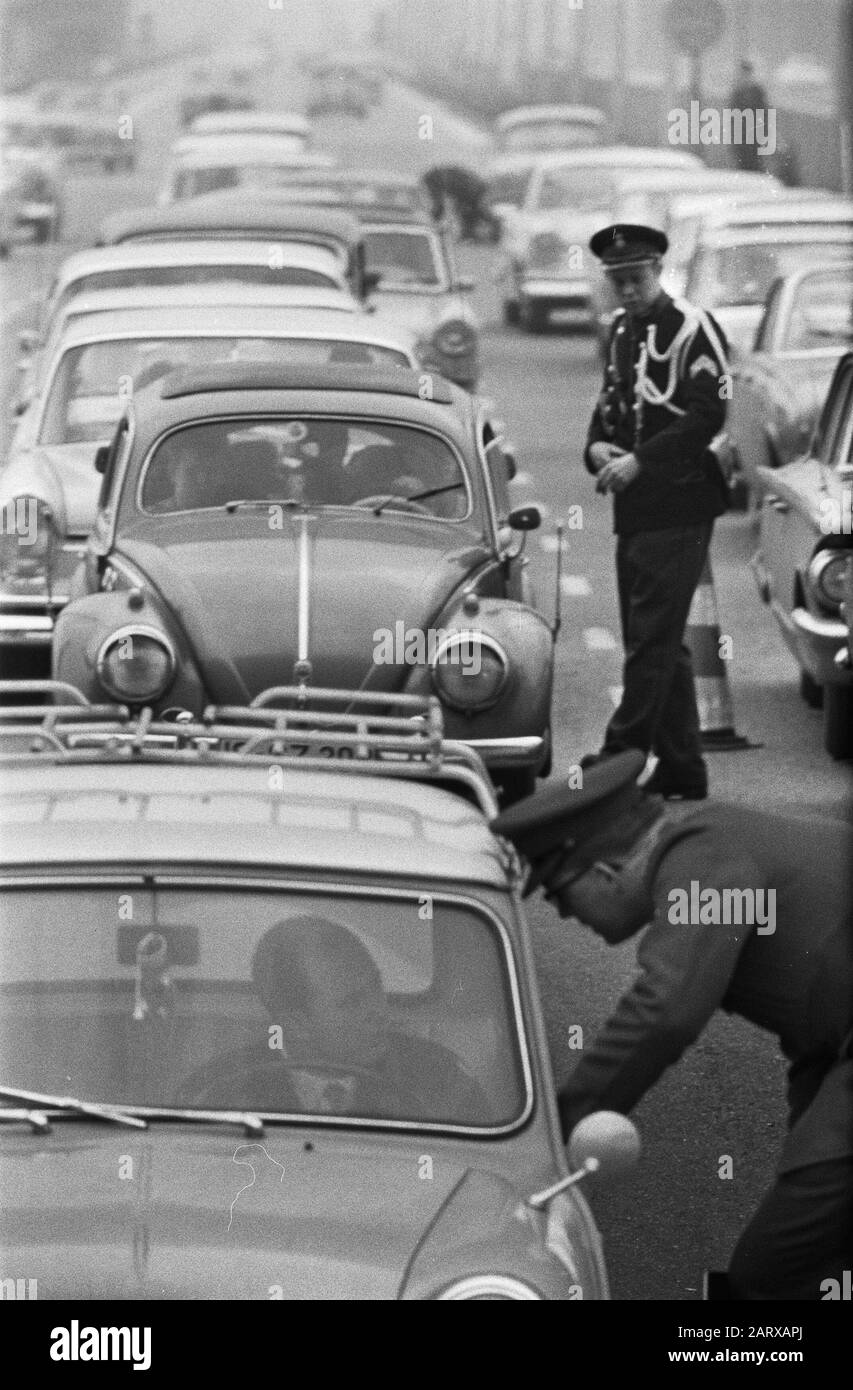 Tourist invasion at Bergh border crossing on Good Friday Date: March 27 ...