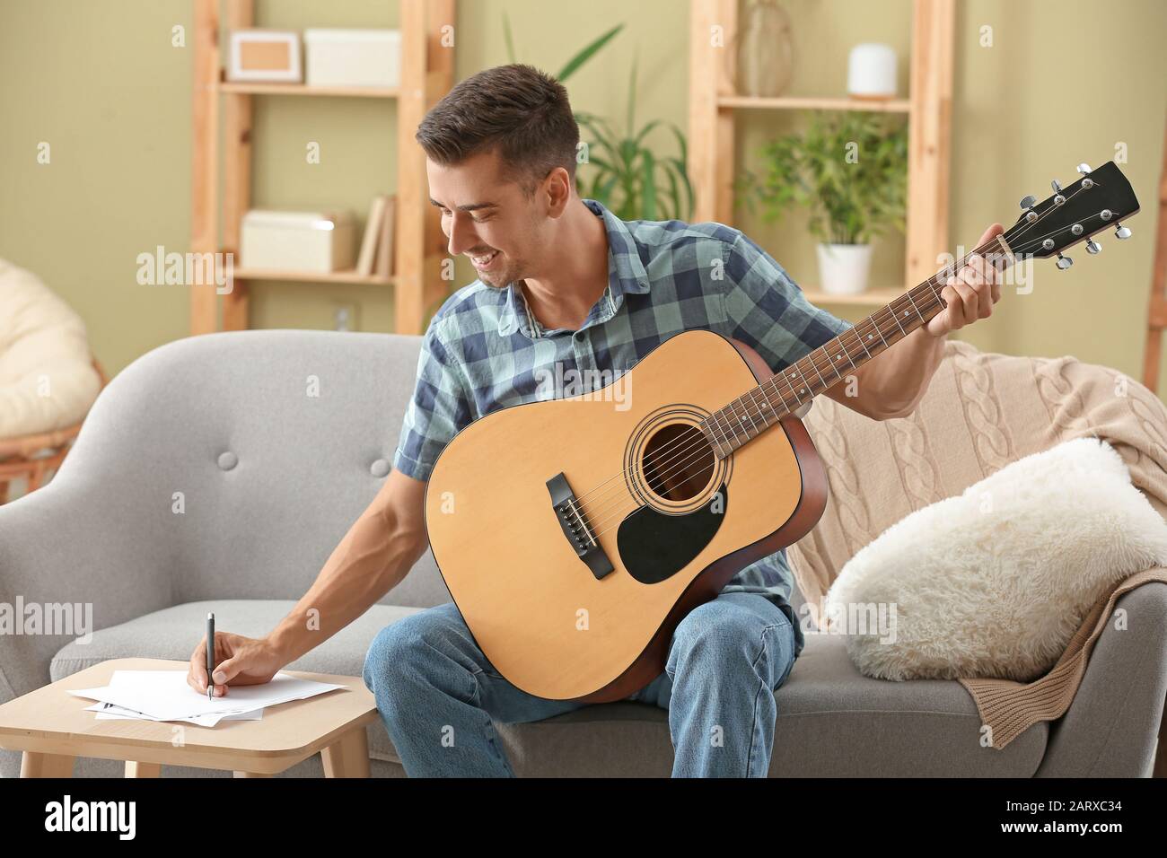 Composing music hi-res stock photography and images - Alamy
