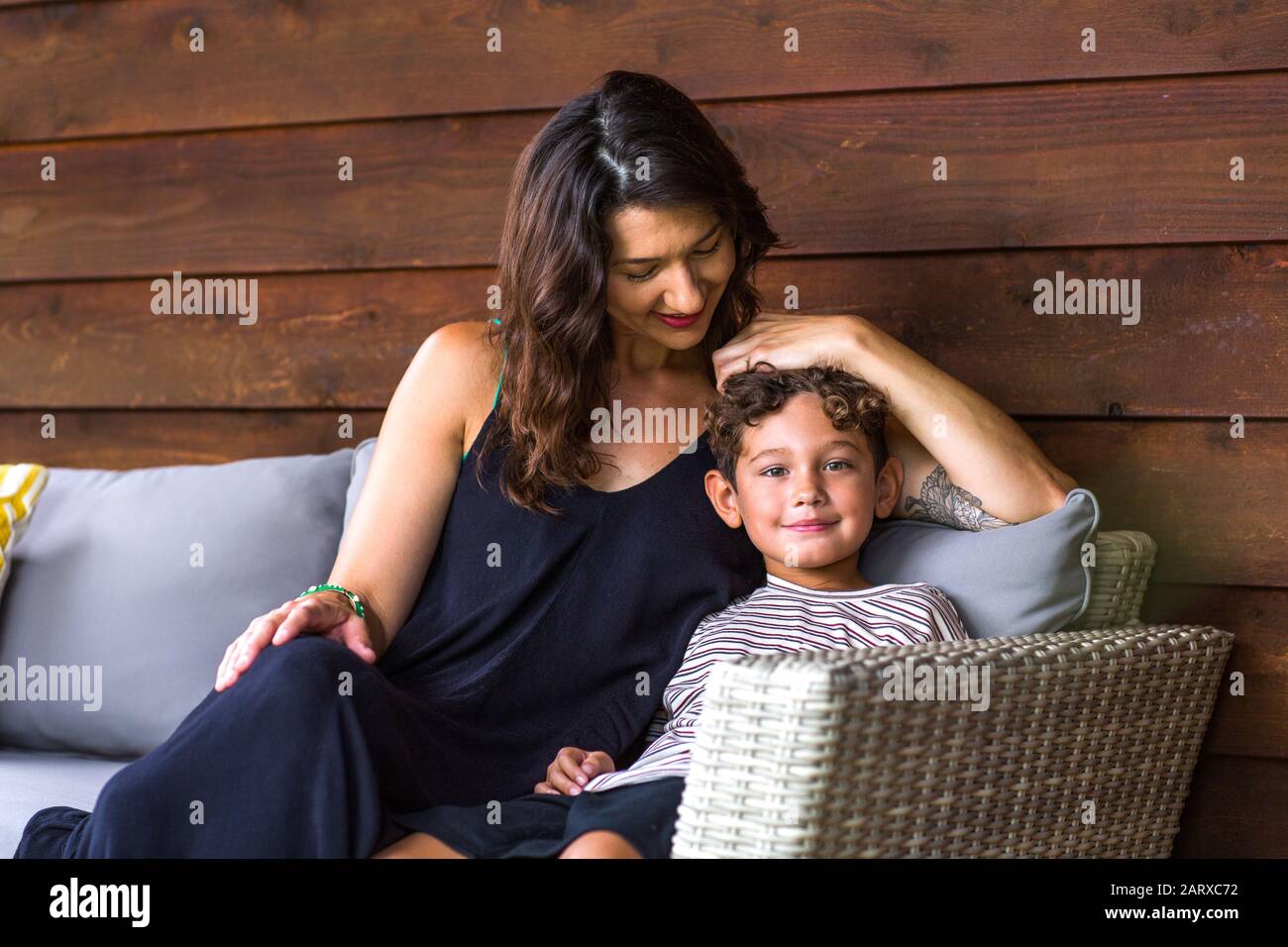 Hispanic mom hi-res stock photography and images - Alamy