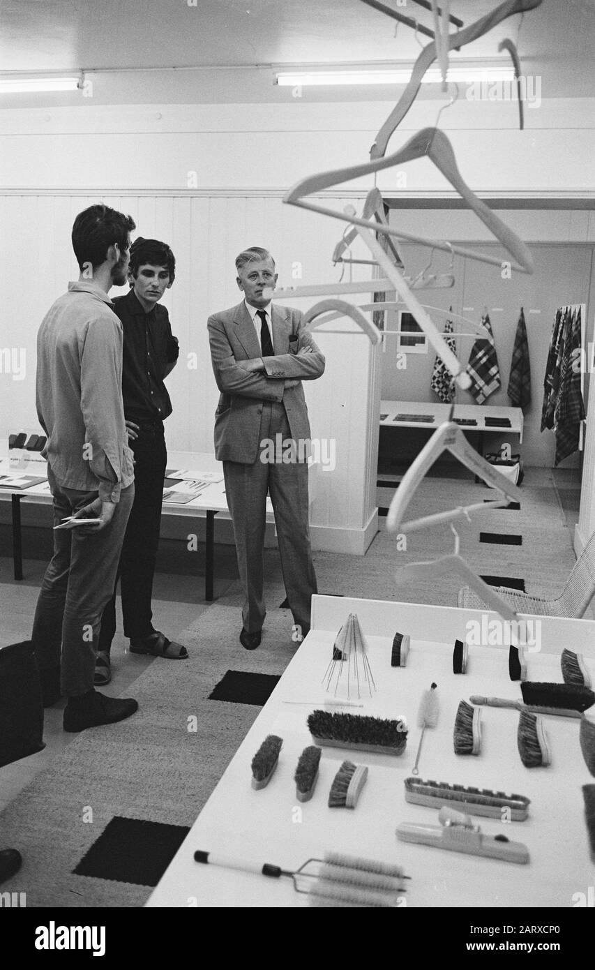 Show and sales space Opera Selecta products, Social Workplaces ...