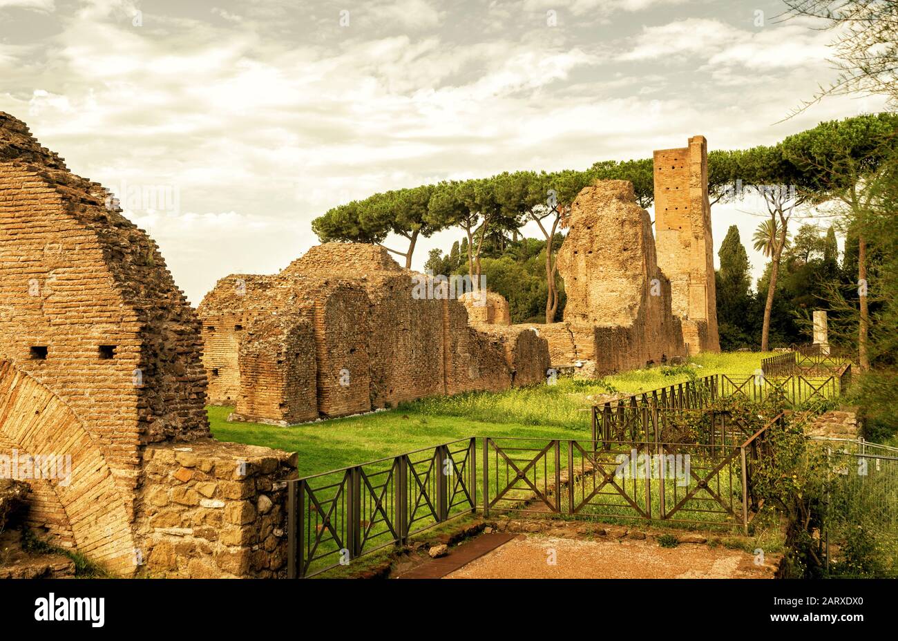 Famous architecture in ancient rome hi-res stock photography and images ...