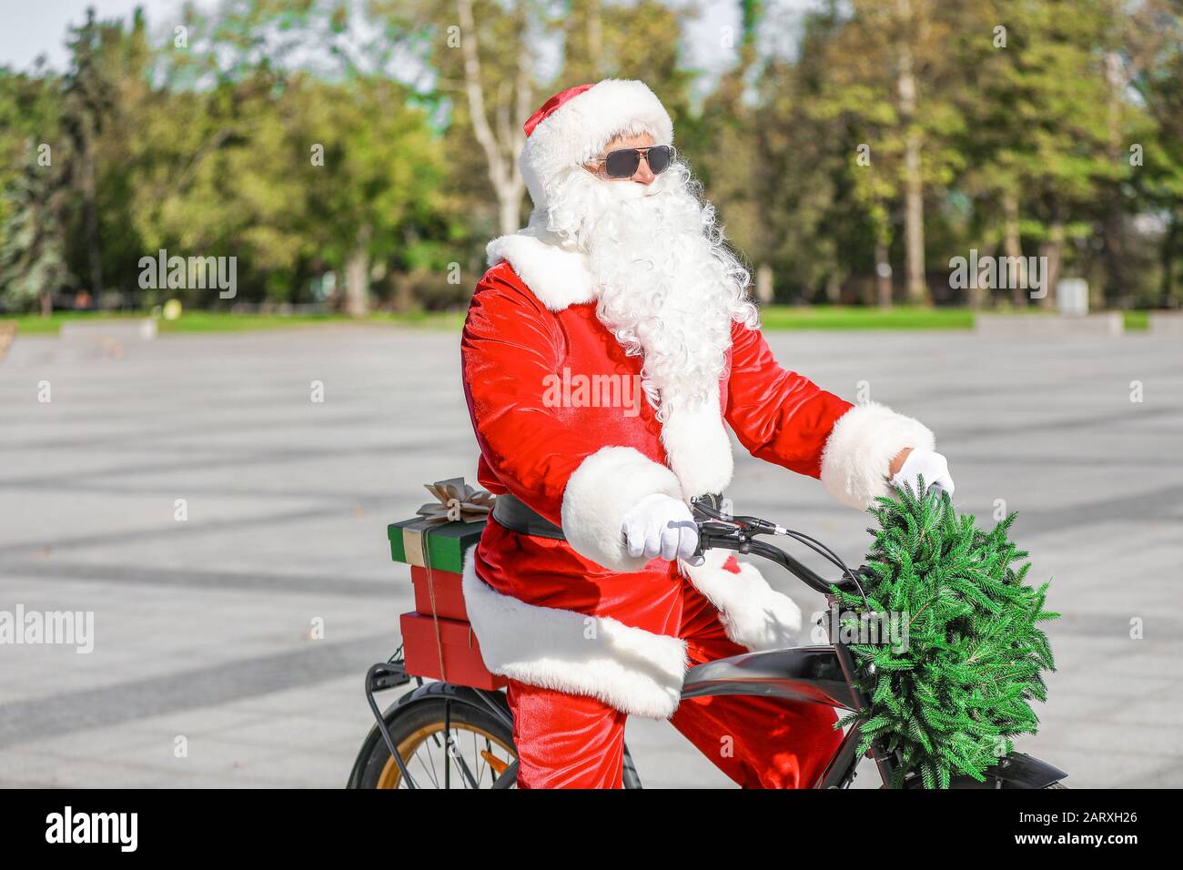 Quick happy santa claus hi-res stock photography and images - Alamy