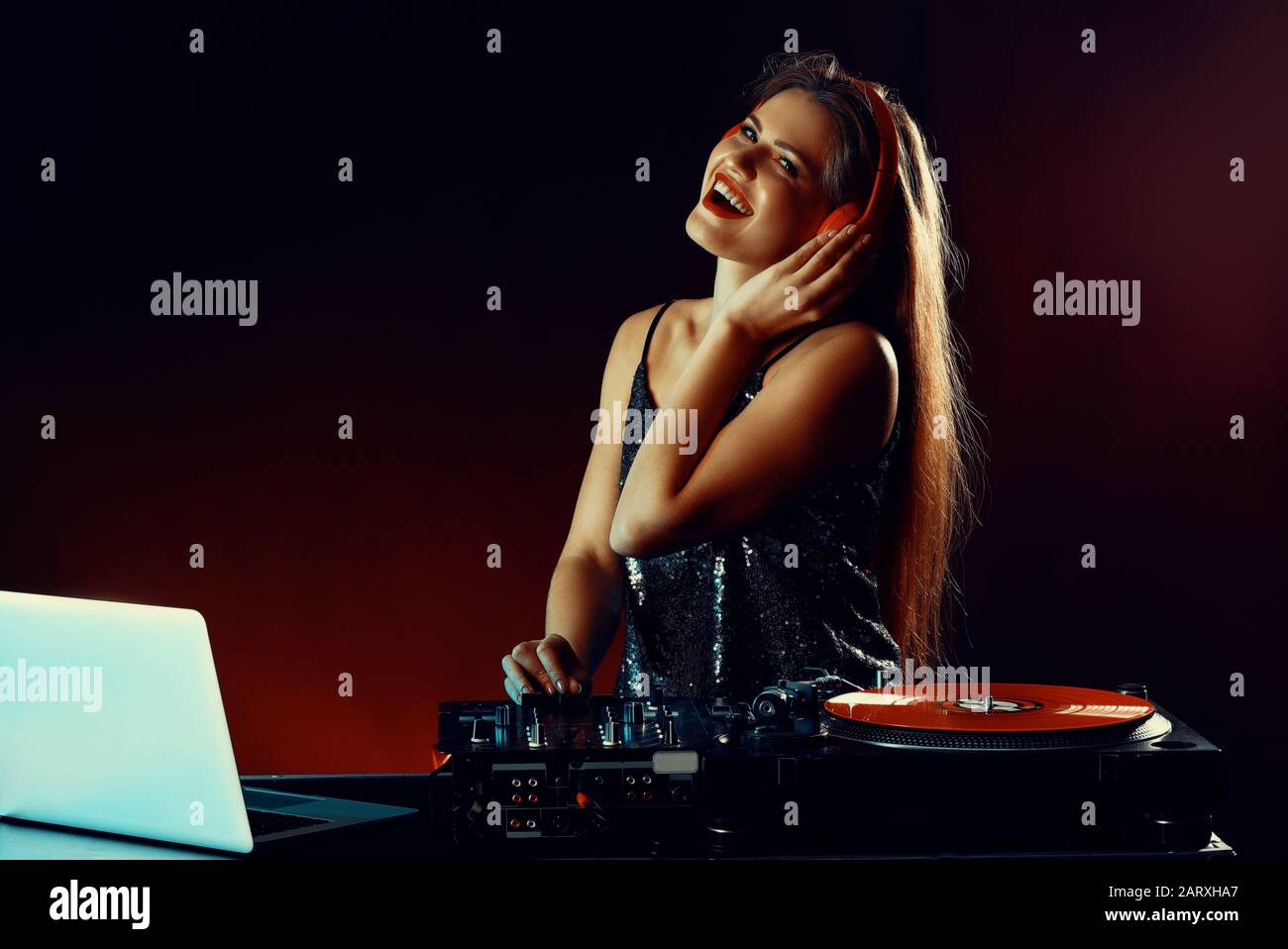 Black female disc jockey hi-res stock photography and images - Alamy