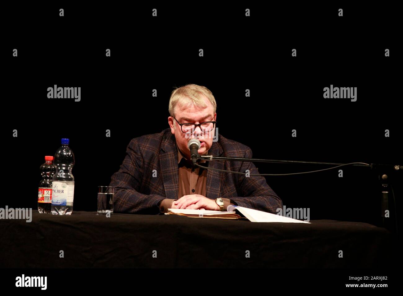 Max Goldt (Foyer des Arts Gründer) bei einer Lesung im Appollo Theater ...